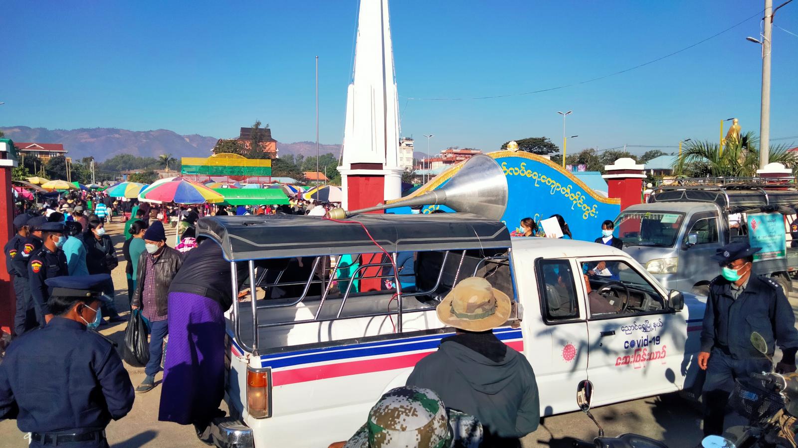 ညောင်ရွှေမြို့ လွတ်လပ်ရေးကျောက်တိုင်ကွင်း ယာယီဈေး၌ ပါးစပ်နှင့် နှာခေါင